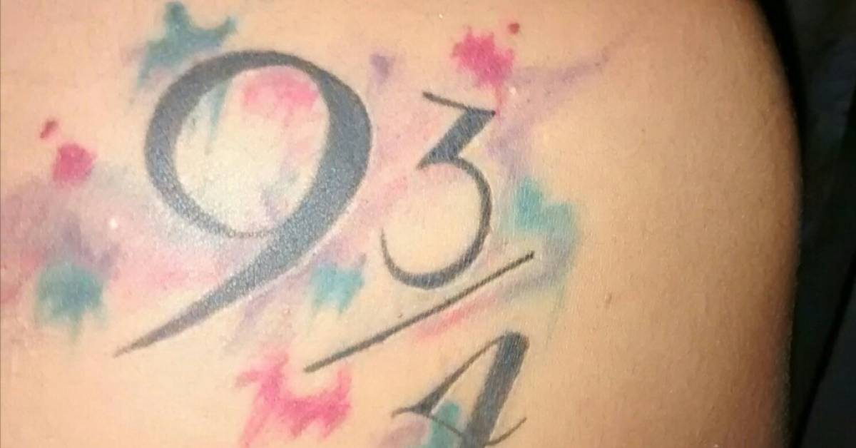 Tatuaje inspirado en la plataforma 9 3/4 de Harry